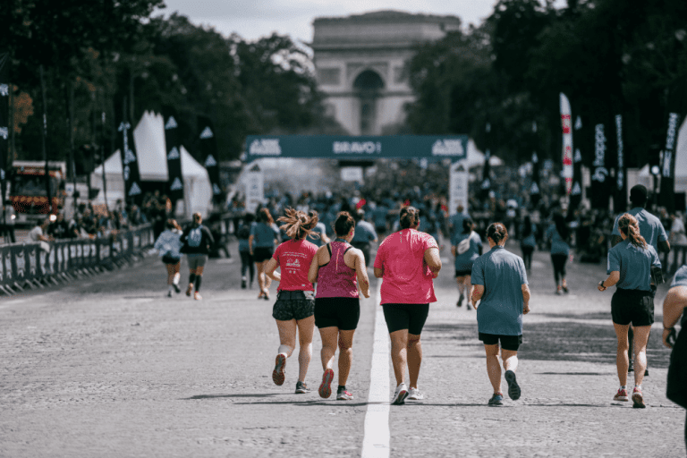 Adidas 10K Paris 2025 : un parcours parisien 100% plaisir - Marathons